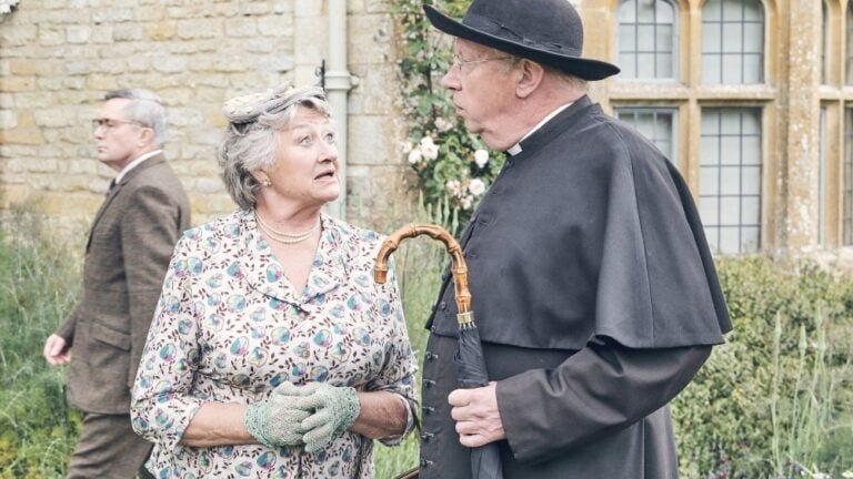 The 23 Best TV Shows About Priests | tvshowpilot.com